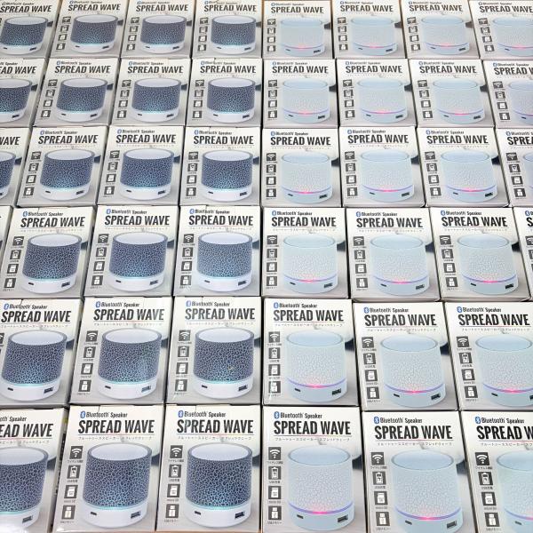 【50台セット】ブラックｘ25台とホワイトｘ25台のセットになります。【注目のポイント】●鮮やかなグラデーションLED 電源をONにすると、本体下部のLEDライトが鮮やかに点灯。音楽を視覚的にも彩ります。インテリアとしても映えるデザインです...