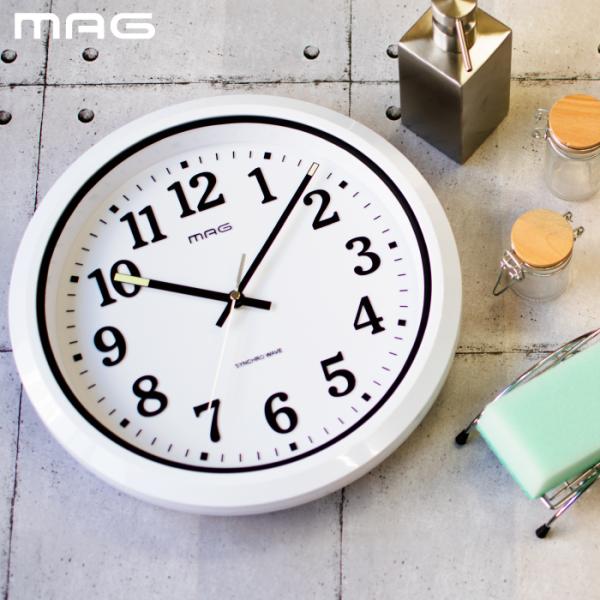 ●防塵防水(IP67)電波時計。水まわりや粉じんのある場所だけでなく納屋や軒下など、直接風雨の当たらない屋外でもご使用可能。●離れた場所からも見やすいように視認性に優れたフォントを配置。●前面カバーにガラスではなく、軽くて飛散しにくいアクリ...