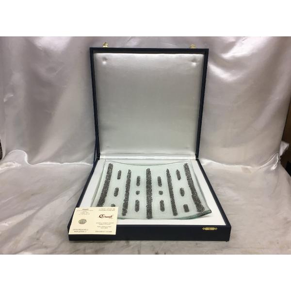 ランク付け  BC状態  GRANAT ガーネット ガーネット装飾ガラス大皿 です。使用回数の少ない状態です。箱付き表記サイズ  -実寸サイズ  横：28.5cm縦：28.5cmカラー  -保管店舗  要町【ランク説明】【S】タグ付き・未使...