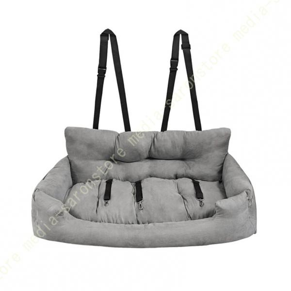 【発売日：2026年03月13日】車の中に愛犬の安全な特等席を! ふんわり心地よい車内用ベッドでたくさんお出かけしよう!オールシーズン使える素材感安心の安全設計飛び出しを防ぐリード付きです底面には滑り止め付き■犬、猫にもピッタリです!■サイ...