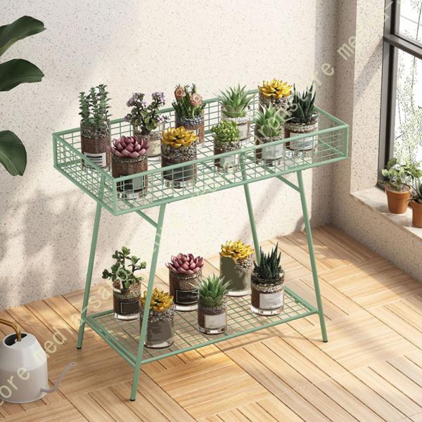 【発売日：2025年11月27日】【サイズ】長さ×幅×高さ：70X36X65cm（スタッフ採寸のため、若干の誤差が生じる場合がございます）【材質&amp;デザイン】ガーデンラック全体が防錆塗装鉄パイプのデザインになっています!鉄スタンドは家...