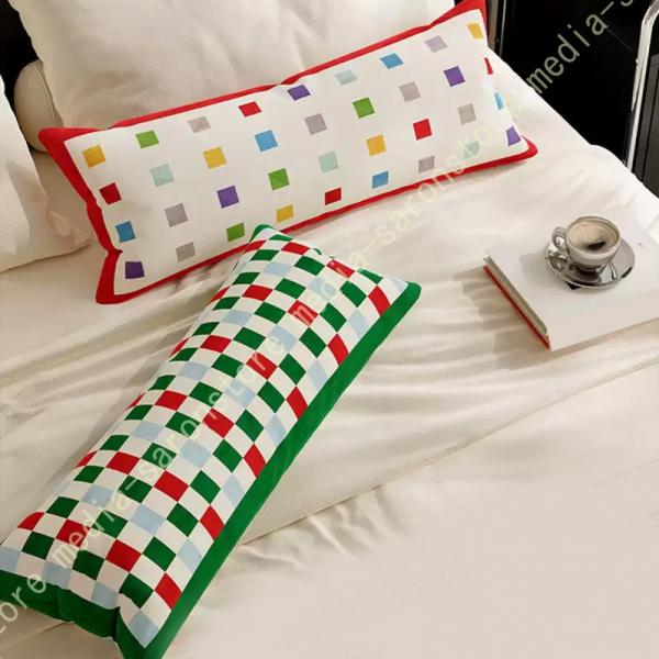 【発売日：2025年12月17日】【ボリューム感たっぷり】ふわふわしたPP綿がぎっしり詰まっているので、ボリュームたっぷり!抱き心地が気持ちよく、どんな姿勢にも優しくフィットしてくれ、抱き枕に抱きついて寝ることでリラックスします!【絶妙な縫...