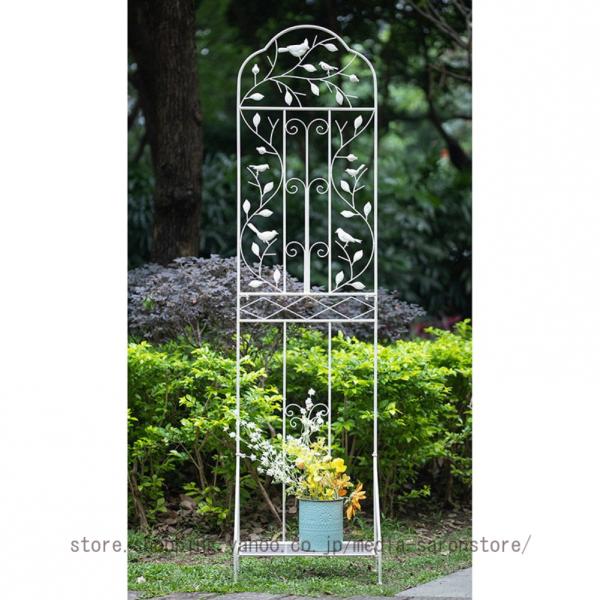 【発売日：2025年10月03日】お家の玄関をオシャレに!鉄製のフェンスが付いたプランターラック壁面を緑化することで立体感のある安らぎ空間を演出でき、緑が見た目にも優しく、落ち着きます!つるをはわせたり、プランターを吊るしたり、季節によって...