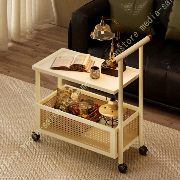 【発売日：2025年11月21日】【おしゃれで実用的なサイドテーブル】このサイドテーブルは、竹製の洗練されたカウンタートップと、竹製のフレームが調和したシンプルでファッショナブルなデザインが特徴です!どんなインテリアにも合わせやすく、リビン...