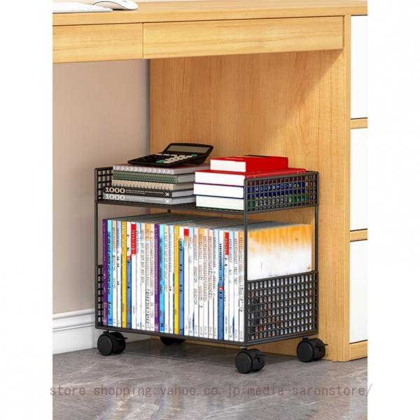 【発売日：2025年11月13日】デスク下に置いて収納スペースを拡張する デスクサイドラック です!キャスター が付属し、 ラック を使いやすい位置に移動することができます!オフィスにはもちろん、家庭用の本や雑誌、子供用の教科書、絵本などの...