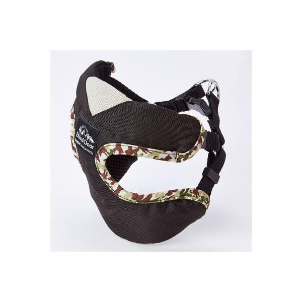 リサイクル素材を使用した犬用ベストハーネス。抗菌生地を使用し、撥水加工も施しているので汚れが落ちやすくなっています。内生地にはクッション性の高いダブルラッセル生地を使用しているので、愛犬にかかる負担を和らげます。