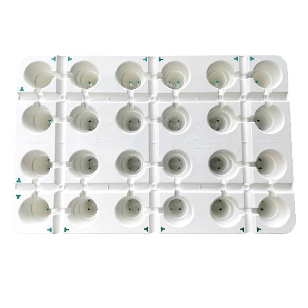 【サイズ】600×400×100mm【入り数】13枚【ポット容量】210ml【メーカー】株式会社フクスイ横6列 or 横4列ランナー対応点滴灌水イチゴ育苗ポット・点滴チューブでの均一灌水方式・炭疽病と各種病害虫予防に効果的・専用ポットクリッ...