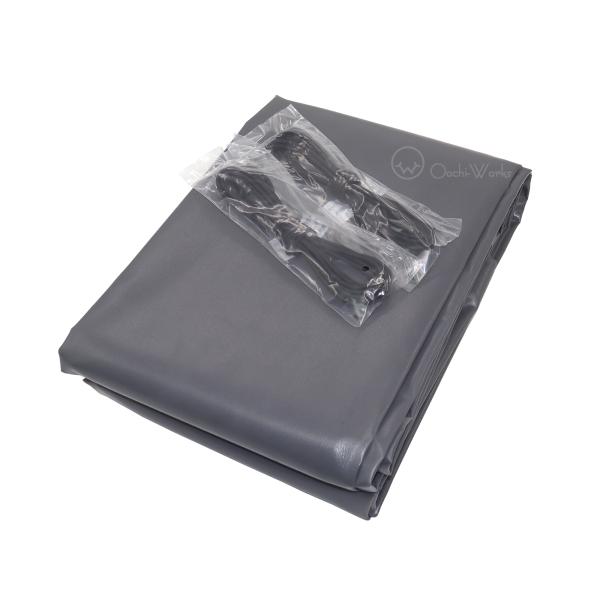 【商品名】トラックシート　グレー　2号【サイズ】2.1ｍ×2.7ｍ【ハトメ】真鍮ハトメ　22個【重　量】約3.9kg【厚　み】0.5mm【付属品】コードゴム4ｍ×2本【注　意】　※付属のゴムバンドによる油ジミがシートに付着している場合がござ...