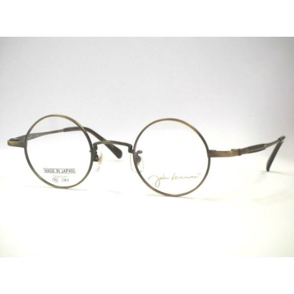 ■ジョンレノン丸メガネとしては小さめの４０サイズ。しかも縦横同サイズの真円、ジョンが掛けていたデザインを彷彿とさせる丸眼鏡に仕上ました。 造りはオールチタンで軽量かつしっかりした掛け心地。小さい丸メガネは強度近視メガネにも最適！ 鼻ありタイ...