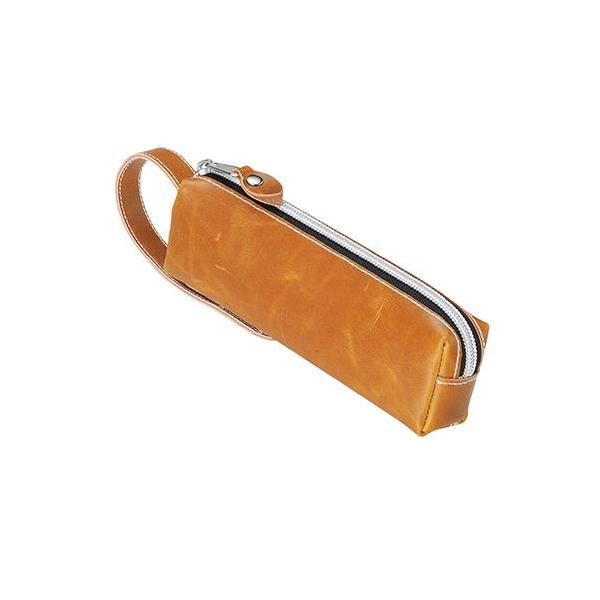 《ポイント》ショルダーバックやカバンやベルトにつけて持ち歩けます。「ＭＯＳＳＡ」＝ＭＯＶＥの意味。ファスナー式。フレーム収納サイズ：58サイズのメタル枠。《商品説明》外寸：Ｗ180×Ｄ45×Ｈ65 ｍｍ内寸：Ｗ157×Ｄ43×Ｈ50 ｍｍ素...