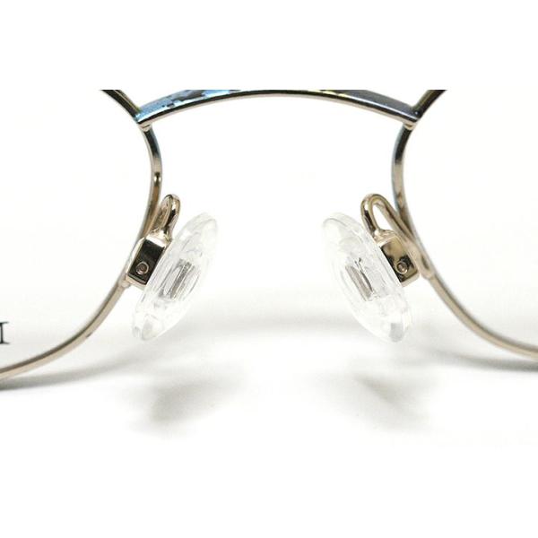 マルコポーロ(マルマンオプティカル)純正ノーズパッド■2個一組の価格になります。（左右別々）■圧力分散パッドになります。（マルマンフレームに付属）ハードに比べあたりがソフトですが、シリコン系のため経年劣化し、黄色くなります。【こちらの商品は...