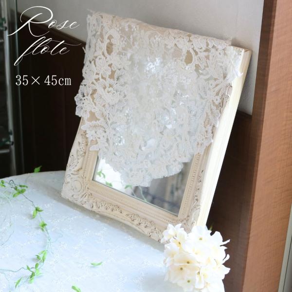 ローズフロテテーブルセンター 35×45cm繊細なチュールレースのローズフロテシリーズ。オフホワイトの上質なチュールレースに周りに薔薇のモチーフレースをあしらい、裏側にとても淡いベージュのチュールレースを重ね合わせ。まるでベージュの薔薇が浮...