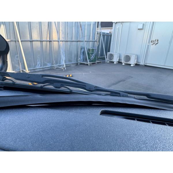 ダッシュボードとフロントガラスの隙間に埋め込むだけでダッシュボードの振動が軽減されるアイテムです。走行中に発生するビビり音が気にならなくなる便利アイテム。サイズ 1ｍ 250円価格は１ｍの価格となります。必要メーター数をご注文下さい。（数量...