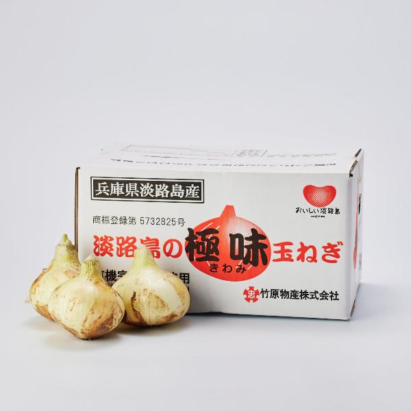 淡路島の自然と、生産者のまっすぐな想いから生まれた「淡路島の極味玉ねぎ」。「有機完熟堆肥」を惜しみなく土に混ぜ込み、微生物がのびのびと働く健やかな土で育てています。最大の魅力は、そのまま生で味わったときの美味しさ。かじった瞬間、しゃきっとし...