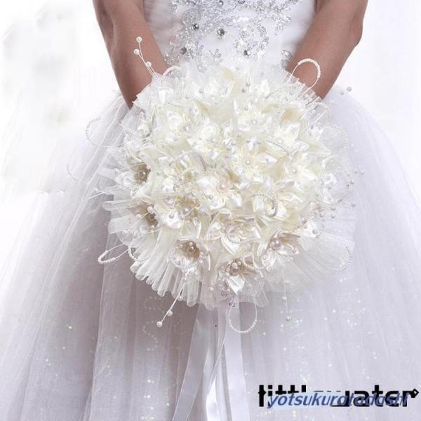 ウエディングブーケ 安い 結婚式 花嫁 ブーケ 造花 花束 ブライダルブーケ ウェディング アレンジメント アートフラワー インテリアフラ■ 品名:ブーケ（造花）■ 素材:絹■ カラー：ホワイト■ サイズ：花の直径25cm、全長28cm■ ...