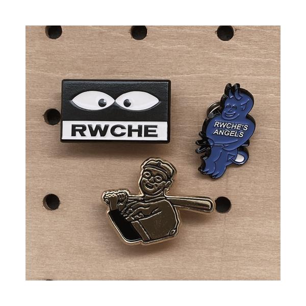RWCHE'S PINSRWCHEのピンズシリーズEYE (黒白) / TEAM (黄色) / DEVIL (青) / DUDE (GOLD) 3cmRWCHE (ローチ)life is very funny2012年に後藤氏がSTARTし...