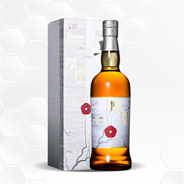 厚岸蒸溜所はスコットランドの伝統的な製法にこだわりアイラモルトのような個性的なウイスキーを日本で実現できる場所として誕生。厚岸町は海霧が多くウイスキー造りに重要なピート（泥炭）が豊富に産出されるため理想的な環境だと言われています。「小寒」は...