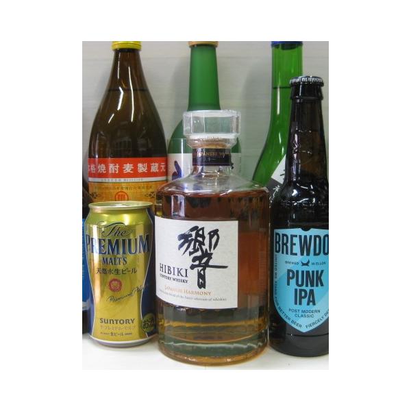 サントリーウイスキー響ジャパニーズハーモニー700mlクライナーファイグリング20ml×２（種類はかわります）クラフトビール×３信州の清酒720ml（種類は変わります）リユース箱での発送となります。包装不可商品です。※セット内容と写真は異な...