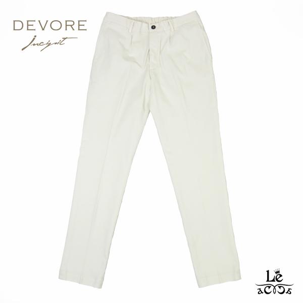 DEVOREの中でも最も人気の高いウエストシャーリングを採用したワンプリーツスラックス。腰回りに程よいゆとりを持たせ膝下からのテーパードによって、履き心地とシルエットの両立を適えています。素材は、程よい厚みのコットンストレッチ素材を採用。製...