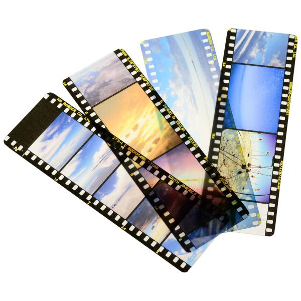 【発売日：2015年08月14日】【製造国】日本製【サイズ】幅4.0cm×長さ12.5cm【素材】PP（ポリプロピレン）【仕様】本に挟むと景色が浮かび上がる透明な樹脂素材を使用した写真フィルム風デザインのクリアしおり（ブックマーカー）。本の...