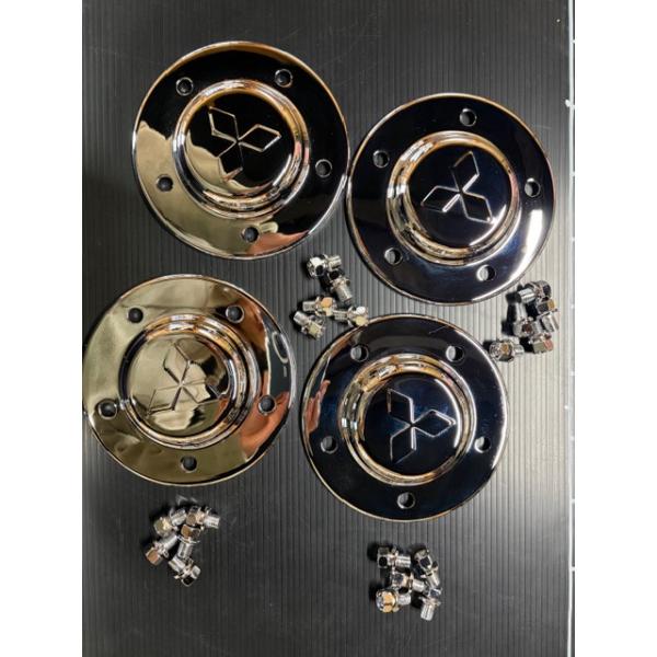 三菱ふそう大型トラック、フロントホイルキャップ純正部品に当社で最高級銅ニッケルクロム加工をしています。三菱ふそうのディーラー様にも納品しています。ホイルキャップ４個ボルト２０本三菱マークの下にボッチなし品番MC８９１２９０