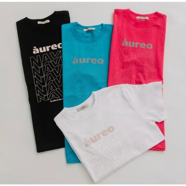 ゆったりとしたサイズ感のプリントTシャツ。<br>カジュアルで程よい肉感の生地を使用。<br>単色で構成されたロゴの配置はバランスが良くクールな印象です。<br>ボトムスにインして着たり、袖をロールアップ...