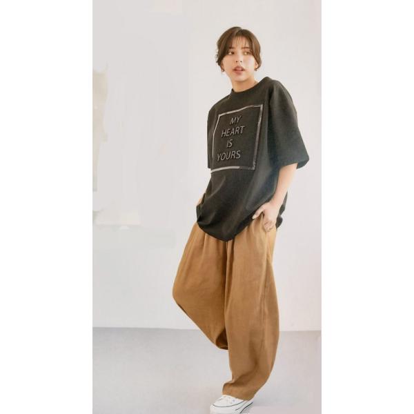 胸の型押しで立体的なロゴマークが唯一無二です。ビッグシルエットでボーイッシュな着こなしが楽しめます。ボトムスを選ばないシルエットも嬉しいポイント。カジュアルにも大人かわいくもモードにも便利な一枚です。●素材綿 52%　ナイロン42%　ポリウ...
