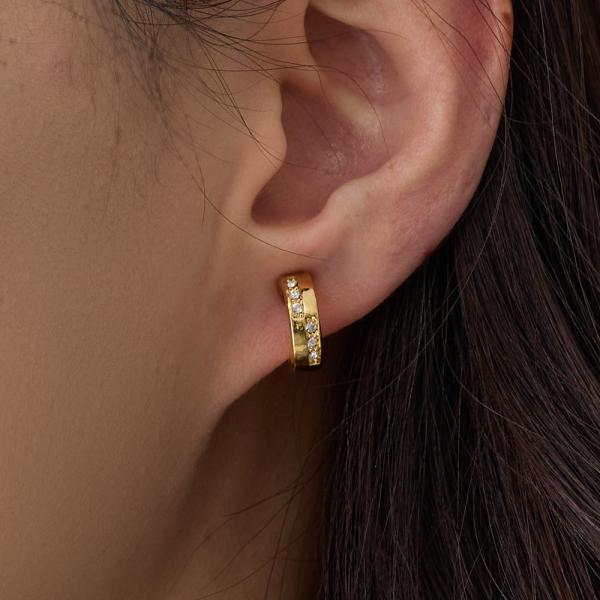 ■商品名：市松模様のビジュークリップイヤリング■商品番号：E-96■サイズ：1.2ｃｍ×0.4ｃｍ　重量2ｇ（1ケ）■素材：合金製 ラインストーン（プレシオサ）■クリップ式イヤリング1ペア（両耳２ケ）■カラー：K18ゴールドコーティング・シ...