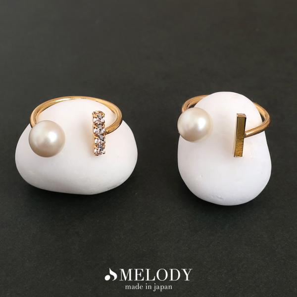 “Beaute Combine collection”パールとメタルバー、ストーンビジューを組み合わせた美しくもシンプルなジュエリー。程よく存在感をアピールしてくれるサイズ感は、手元に程よいアクセントを与えてくれます。また、指先を包み込むよ...