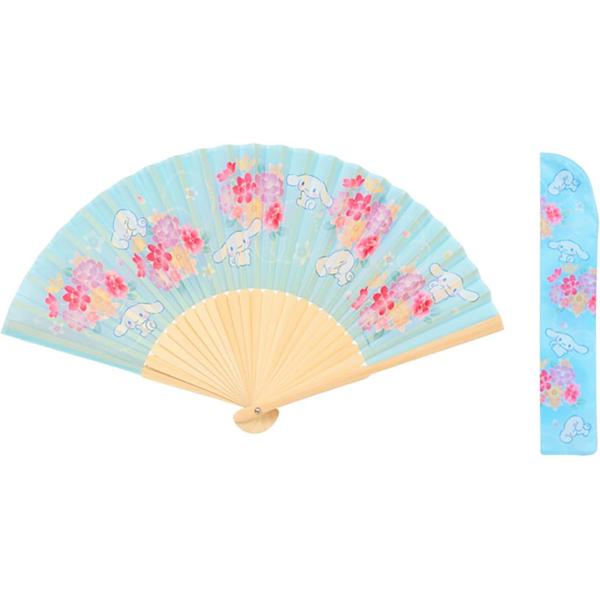 ※ポスト投函でのお届けとなります。※追跡番号付きメール便で発送致します。土日・祝日もお届け致します！夏のお出かけやレジャーシーンを彩る小物シリーズ。シナモンとお花がちりばめられたロマンチックなデザイン。扇子を守りながら持ち運ぶのに便利なケー...
