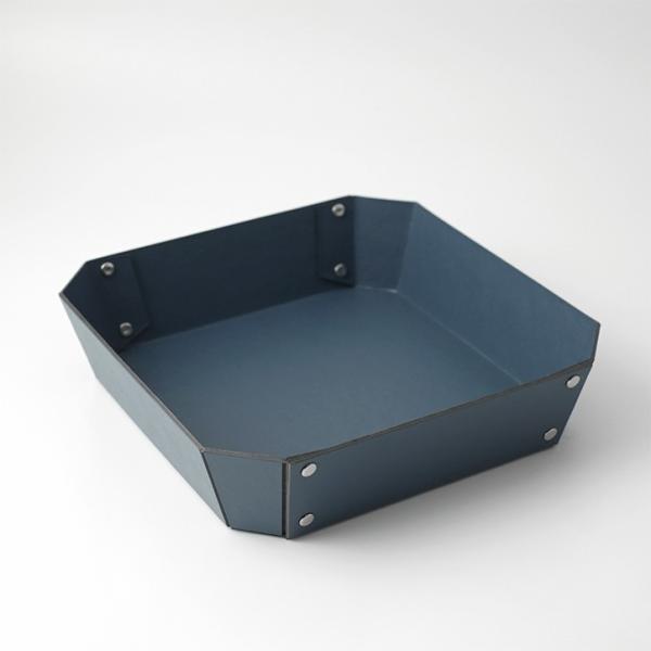 craft_oneのオリジナルプロダクトブランド。シンプルで機能性の高いアイテムやコンテンポラリーアートのようなデザイン性の高いアイテムを展開しています。ヨーロッパで開発された「パスコ」を使ったトレー。「パスコ」とは主原料に木材繊維（古紙や...