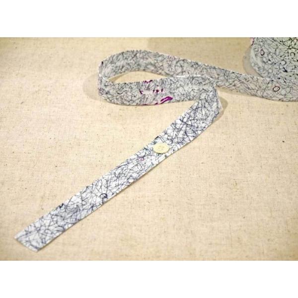 ※1m単位でカットいたします。価格は1m単位の価格です。※ボタンの大きさは2cmです。リバティプリントを使ったメルシーオリジナルのバイアステープです。こちらの商品は発送まで4〜5営業日(土日祝日は除きます)いただいております。また、実店舗と...