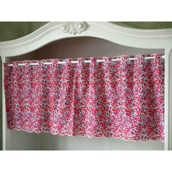 リバティプリント(国産タナローン)を使ったカフェカーテンです。カフェカーテンは使う場所の長さの約1.5倍の長さをお求め頂くことをオススメしております。※遮光性は低いので、光を通すと透けやすいです。※最低30cmから10cm単位でカットいたし...