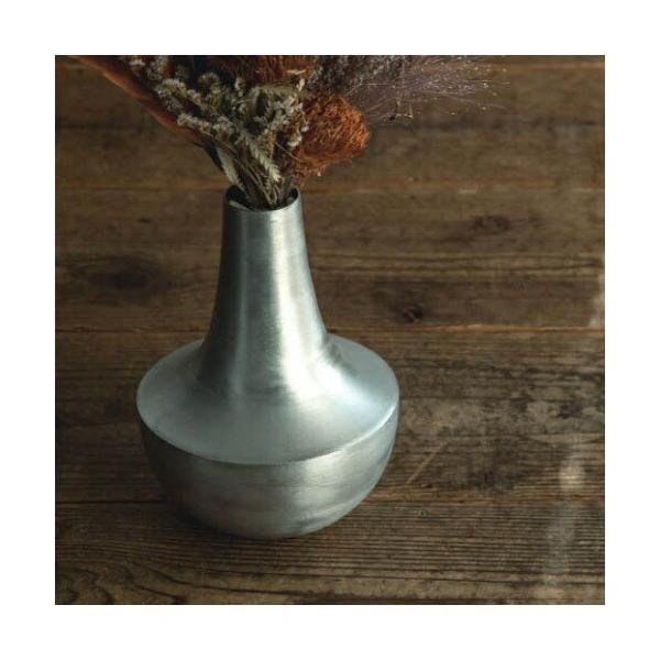 品番63962フラワーポットサイズ約φ16×高さ22.5cm口径Φ4.2cm容量1870cc素材アルミニウム原産国インドブランドポッシュリビングご注意点※アンティーク調について。こちらのの商品は、古びた風合いを出す為にデザイン上、塗装のムラ...