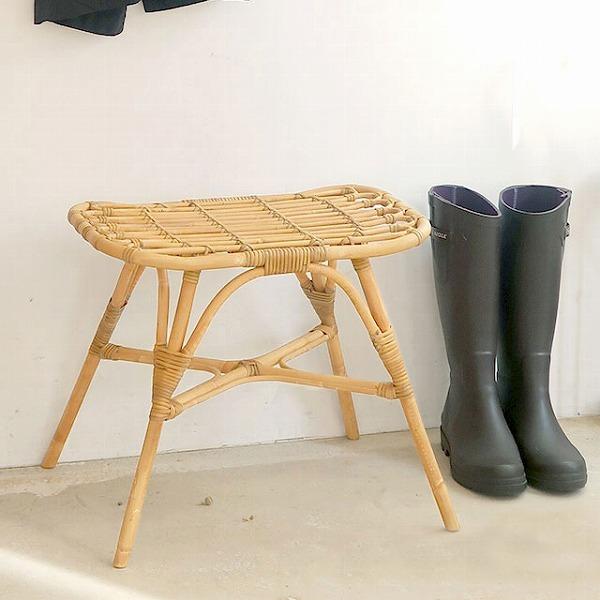 ユグラ JUGLASシリーズのご紹介です。■ヴィンテージデザインのレクトスツール。■すべて天然素材で作られているアイテムですので使い込むにつれ色艶が増し、きれいな飴色に変化していきます。経年劣化もラタン家具の醍醐味ですので、お楽しみください...