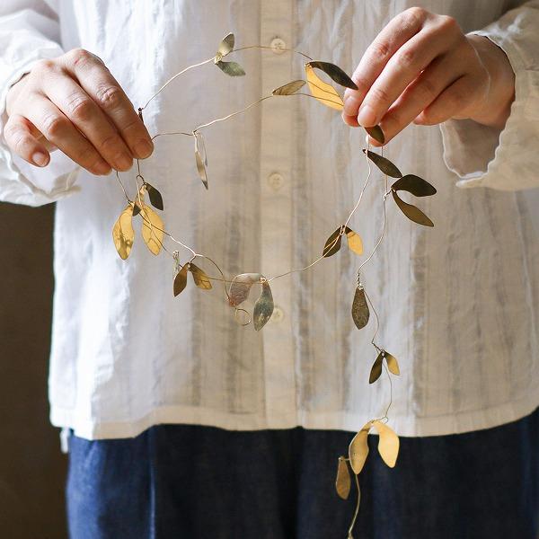 品番in bloom / インブルームブラスリーフガーランド Lサイズ92350030サイズ長さ 約1330mm重さ約 25g素材ブラス(真鍮)原産国インドブランドin bloom / インブルームご注意※ブラスは無塗装仕上げのため、黒くく...