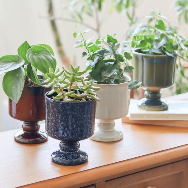 品番シナリー スタンドポットアイボリー　ブラウン　ネイビー　グリーンサイズ約 φ110×h140mm対応鉢サイズ約3号まで対応(φ90mm)重さ約 505g素材磁器原産国中国ブランドSceneryvaseシナリーベースご注意・「商品の個体差...