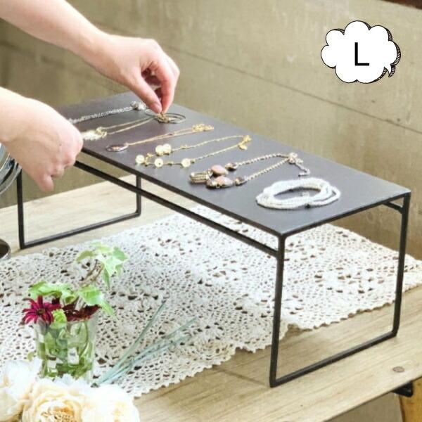 究極のシンプルさが好評のジョセフシリーズのご紹介です。■こららはＬサイズ。■アンティークの風合いがある、アイアン製のディスプレイスタンド。シンプルを追求し、すっきりとしたラインが魅力。■ディスプレイで必要不可欠なのは、高低差をつけて立体的に...