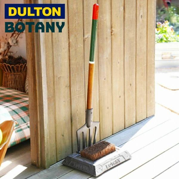 ダルトン DULTON より、思わず引き抜きたくなる、ガーデンツールをモチーフにしたブーツブラシのご紹介です。・アフリカの乾燥地帯に自生する植物”亀甲竜”を連想させるようなヒビ割れたデザインの土台には、 『BOTANY』のロゴと、『RUB ...