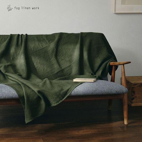 fog linen work フォグリネンワークより、厚地のリネン生地をブランケット仕立てました。お部屋の雰囲気に合わせて選べるカラー展開です。洗濯機に入れて洗っていただけるので、ぜひ気軽に使って、ザブザブ洗って、リネンの風合いをお楽しみく...