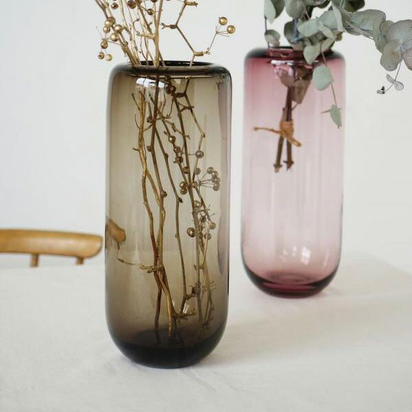 ホームステッド Homestead より、枝物や大きなお花もしっかり飾れる、ビッグサイズベースのご紹介です。■ビッグベース パゴダ ブラウン HS3076。アンニュイなブラウンカラーはシンプル・モダン・ナチュラルなど様々な内装の住宅になじみ...