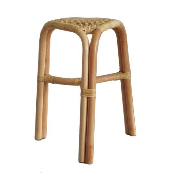 アクシス AXCISより、tuttu ラタン三角スツール HS3221 のご紹介です。■「tuttu ラタン三角スツール」はスマートな印象の3本脚スツールで、座面も小さいためさっと腰掛ける事ができます。座面高は45cmと一般的な日本製チェア...