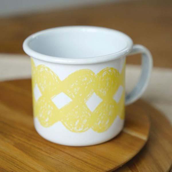 アクシスより、雰囲気重視のホーローシリーズのご紹介です。この商品には小さなフチカケや、凹み、薄い黒シミ、塗装ムラなどがございます。あらかじめご了承下さい。■ホーローマグカップ kukka。フィンランド語で「花」を意味する「kukka」、大胆...