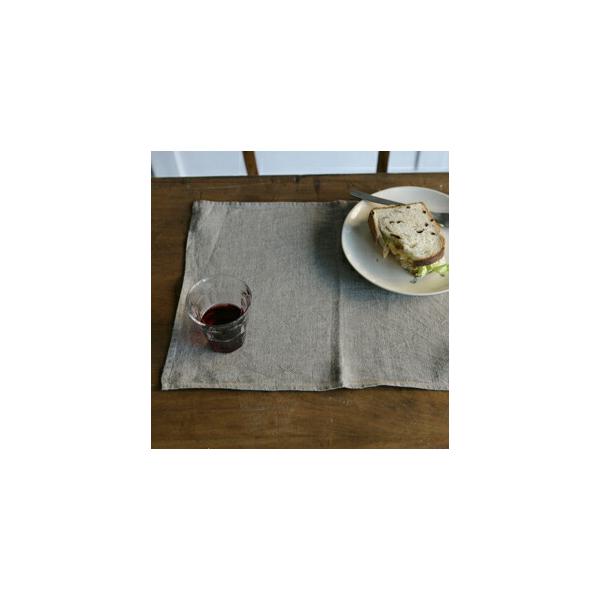 linen製品で有名なnotebooks社のリネンプレイスマットのご紹介です。□サイズ：45 x 35 cm□素材：linen100%シンプルなデザインなので食器を選びません。毎日の食卓に。※ナチュラルの生地は天然のものなので、その年の日照...
