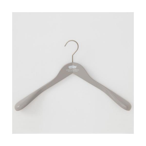 フレディーレックシリーズより、男性用のハンガー、ウッドハンガーメンズ グレーのご紹介です。■男性向けの大切な衣類用ハンガーです。適度な厚みとフラットな肩先が、型崩れを防ぎます。■『Freddy Leck sein Wasch salon /...