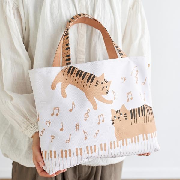 品番セトクラフトレッスンバッグTABBY'S　MUSICサイズ約W37.5×L6×H27cm/ハンドル含まず:素材ポリエステル原産国中国ブランドセトクラフトご注意※１つの価格です。※入荷時期により、生地色が多少異なる場合があります。ご了承く...