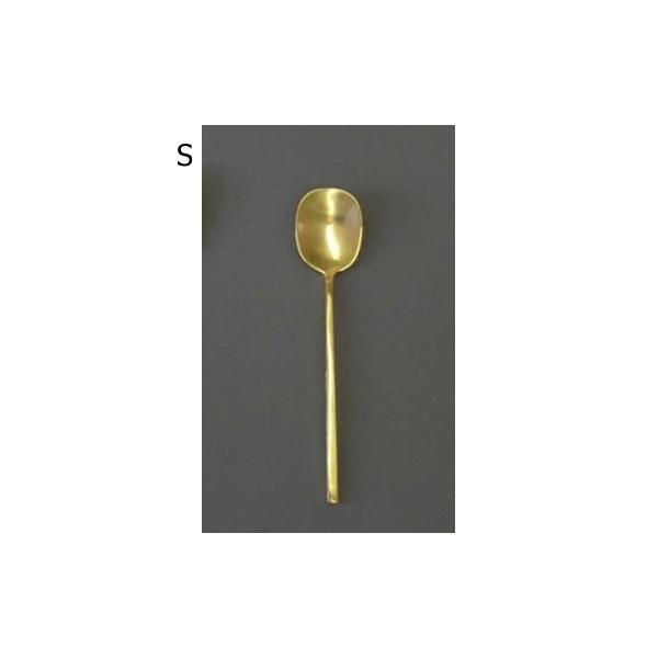 ブラス素材の落ち着いた雰囲気の、アンティーク風 ＢＲＡＳＳ　ミール　スプーン Ｓのご紹介です。■『BRASS / ブラス』とは真鍮のことで、独自な質感や深みのある光沢がchic shabbyで上品な雰囲気を醸し出しています。■使い込むうちに...