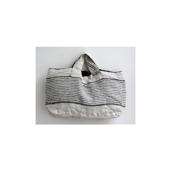 リーノ・エ・リーナ / Lino e Linaより、色んな角度から楽しめるリバーシブルバッグのご紹介です。■前後ろ、裏表でコーディネートが楽しめる、嬉しいリバーシブルタイプ。■ぶどうを思わせる深い色合いがとてもきれいです。■いつでも連れて行...