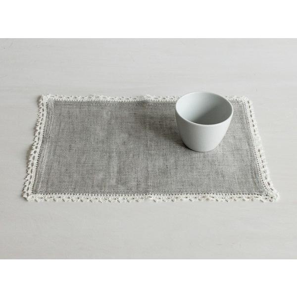 リーノ・エ・リーナ / Lino e Linaより、上品でエレガントなプレースマットのご紹介です。■ぱりっとした質感と、縁のクラシカルなレースが上品で優雅。■清潔感も感じさせ、おもてなしにもぴったりです。■いつものティータイムが、特別な時間...