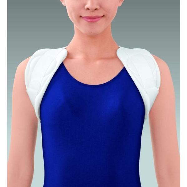 ■鎖骨固定帯です。■肩パッドはクッション性が高く柔らかで日本人体格データに基づく曲線形状を採用■体格や体の動きにフィットするよう、肩パッドの角度を自由に調整できる可動式の背部ベルトが背当てパッドのズレを防止します。